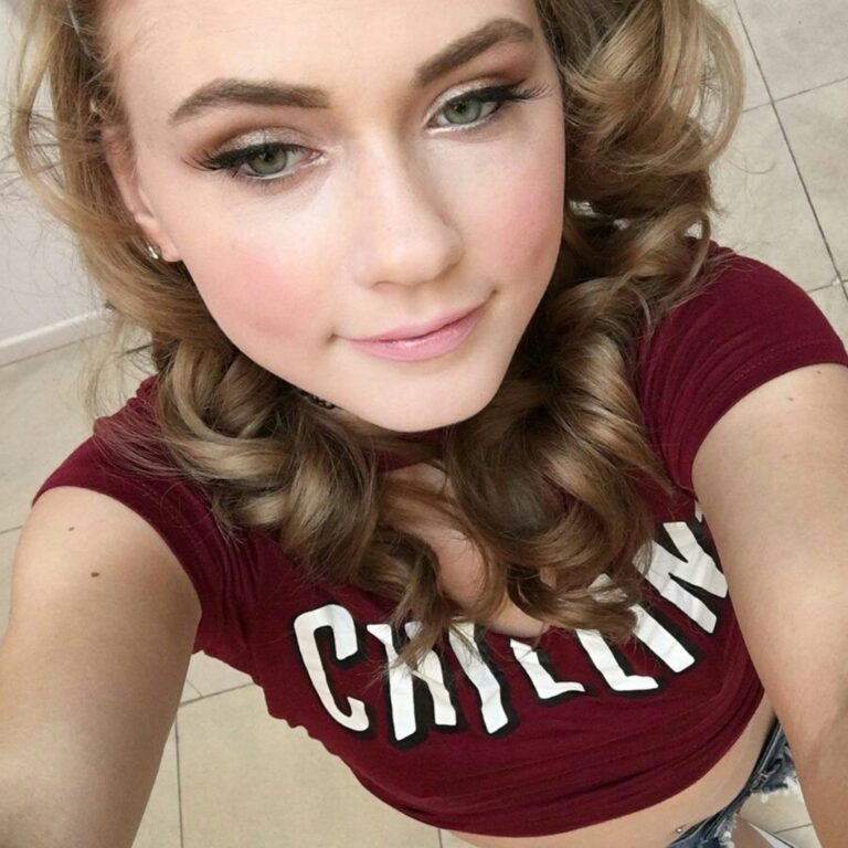 Emma Rosie Age, Bio, Career, Family, Net Worth - SPARK TIME